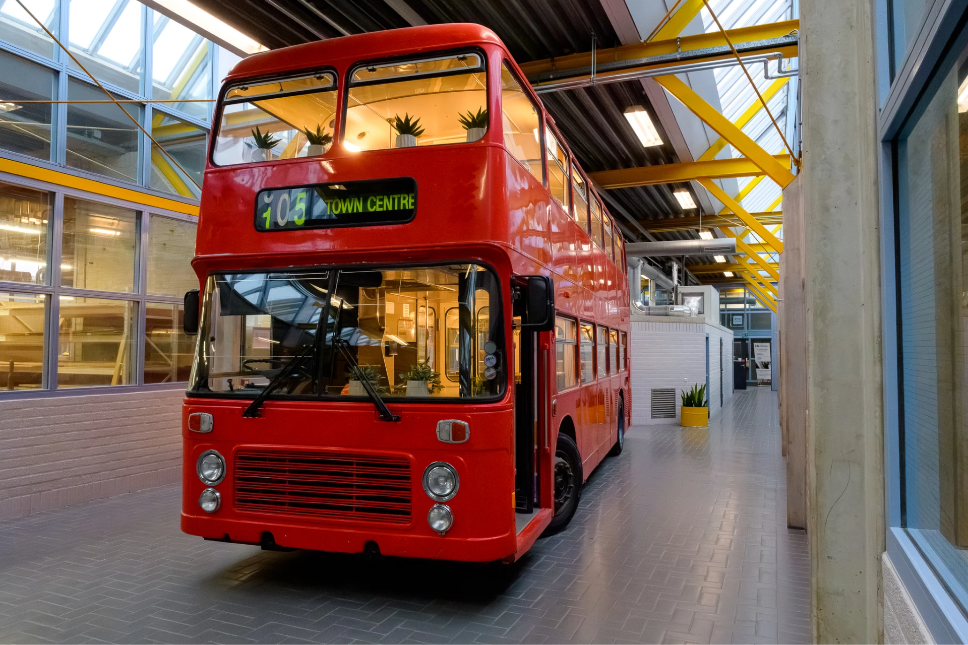 Engelse bus - De Stek Vastgoed